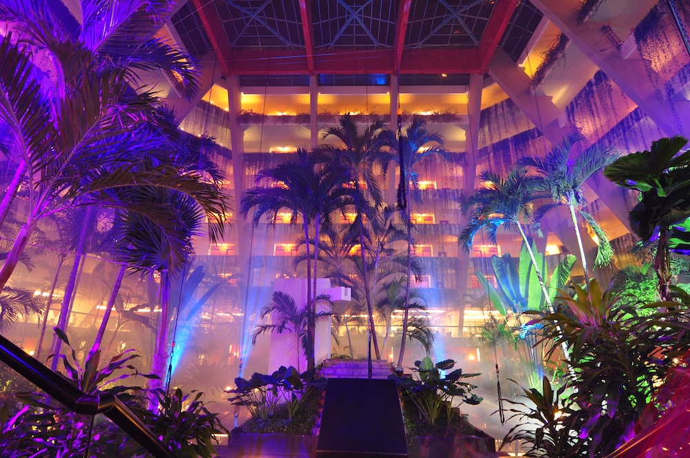 The Pyramid Cancun By Oasis - All Inclusive in Cancun | Best Rates ...