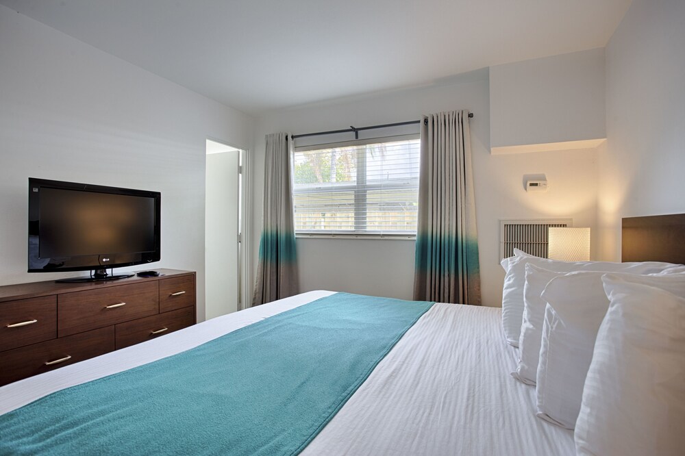 Regency Inn & Suites, Sarasota: $82 Room Prices & Reviews | Travelocity