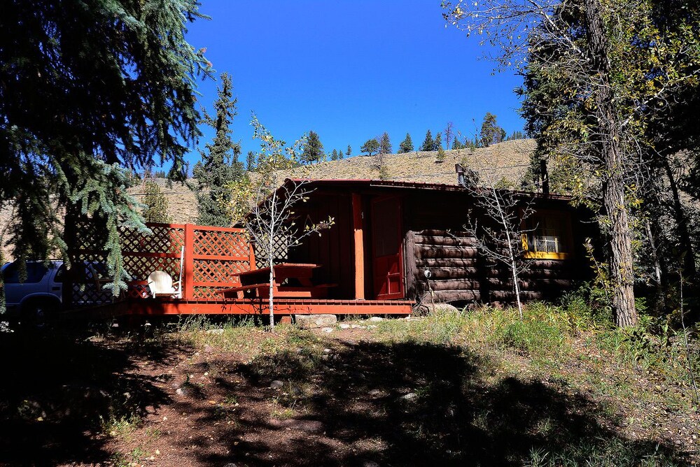 Harmel's Ranch Resort, Almont: Room Prices & Reviews | Travelocity