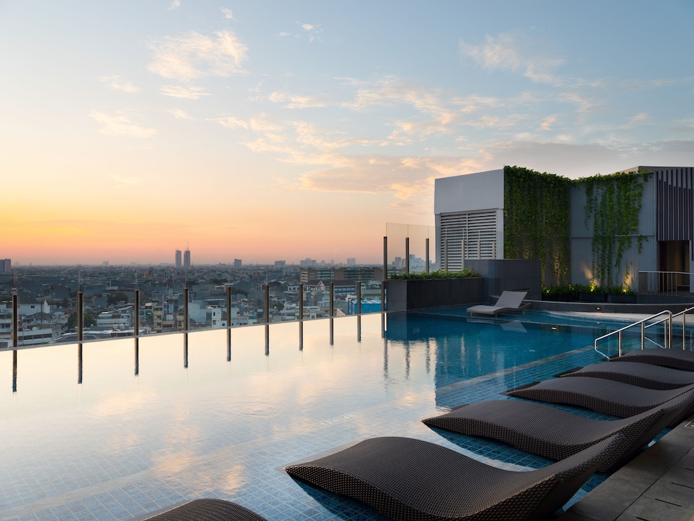 Holiday Inn & Suites Jakarta Gajah Mada, an IHG Hotel in Jakarta | Best ...