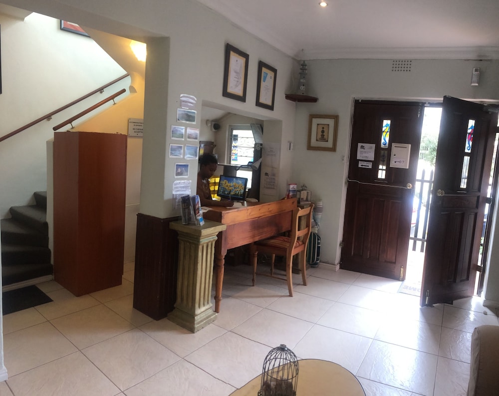 Spring Tide Inn, Cape Town: Room Prices & Reviews | Travelocity