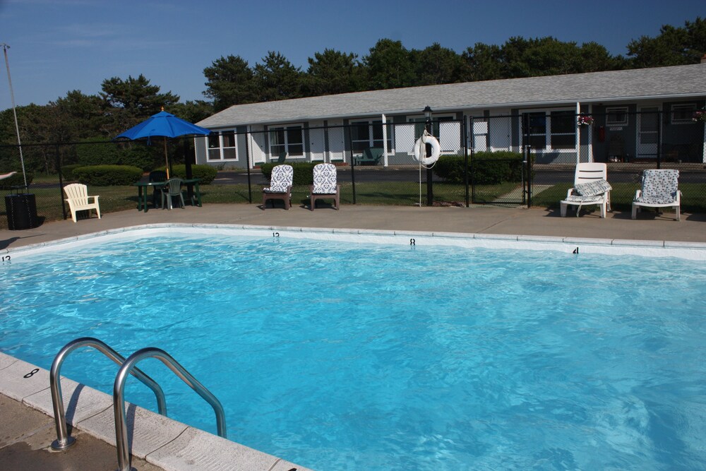 Cape View Motel, North Truro: Room Prices & Reviews | Travelocity