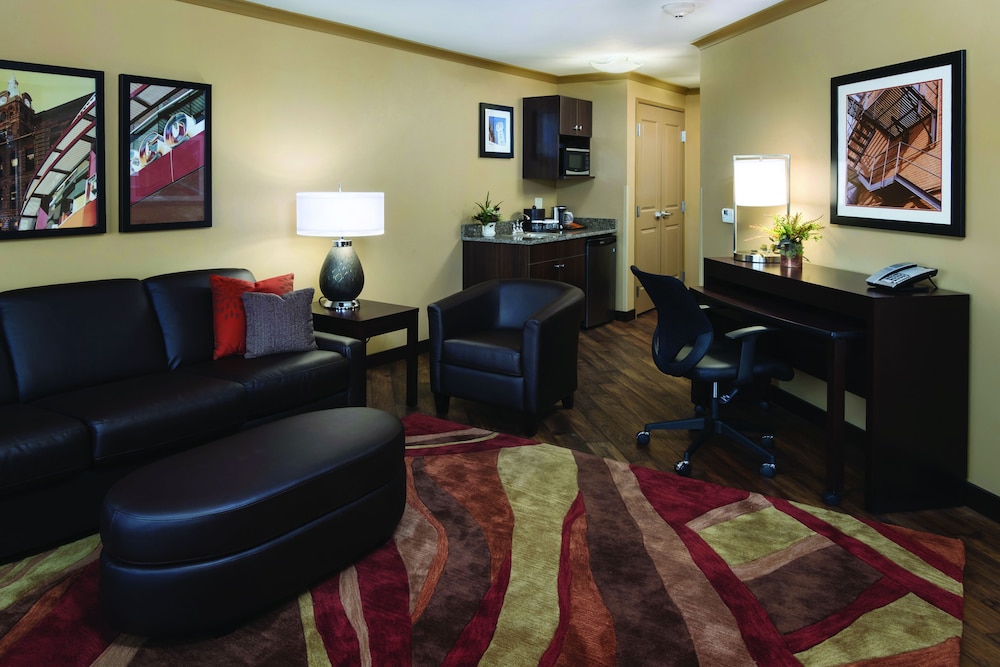 ClubHouse Hotel & Suites - Fargo, Fargo: $135 Room Prices & Reviews ...
