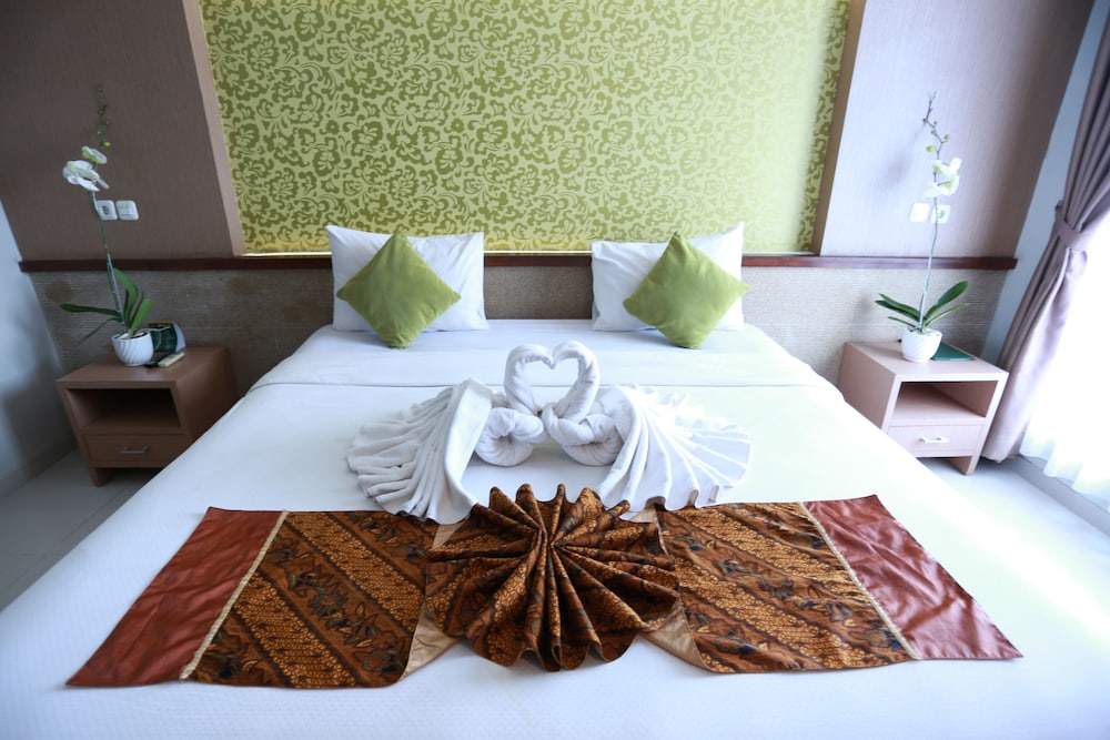 Loji Hotel Solo, Surakarta: $15 Room Prices & Reviews | Travelocity