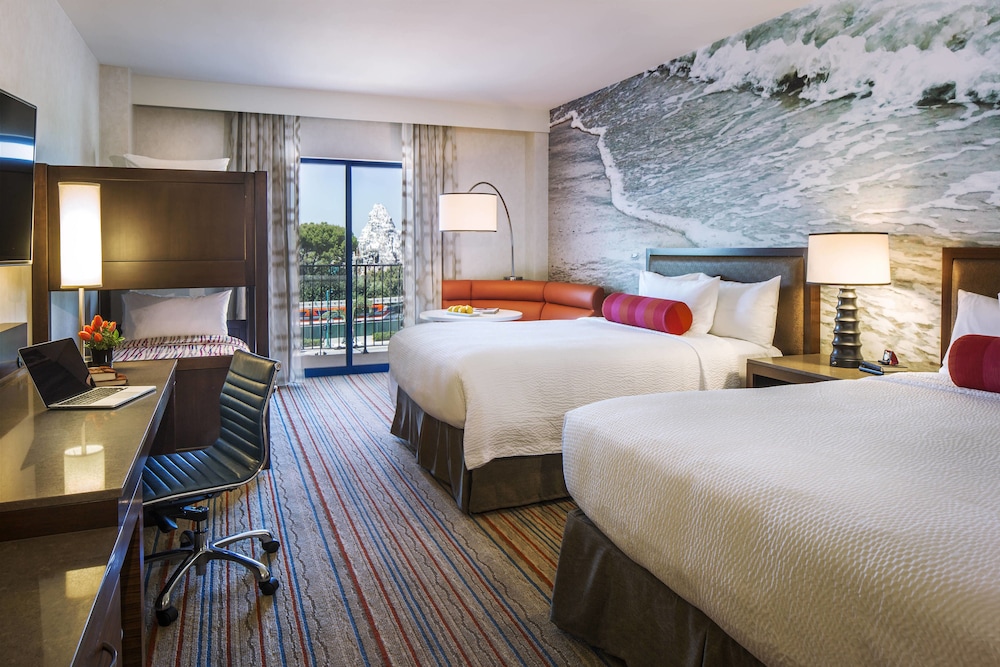 Courtyard by Marriott Anaheim Theme Park Entrance: 2019 Room Prices ...