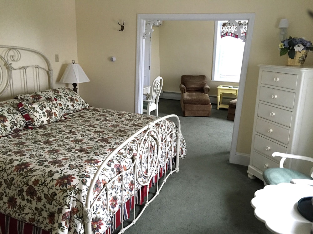 Spring House Hotel, Block Island: Room Prices & Reviews | Travelocity