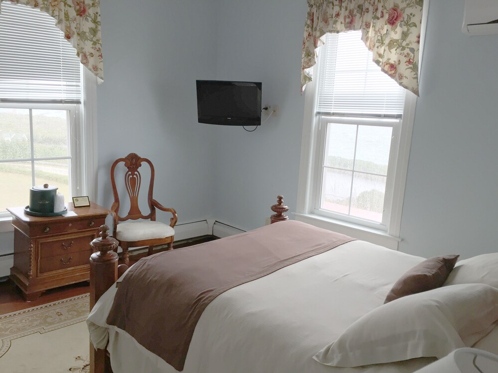 Spring House Hotel, Block Island: Room Prices & Reviews | Travelocity