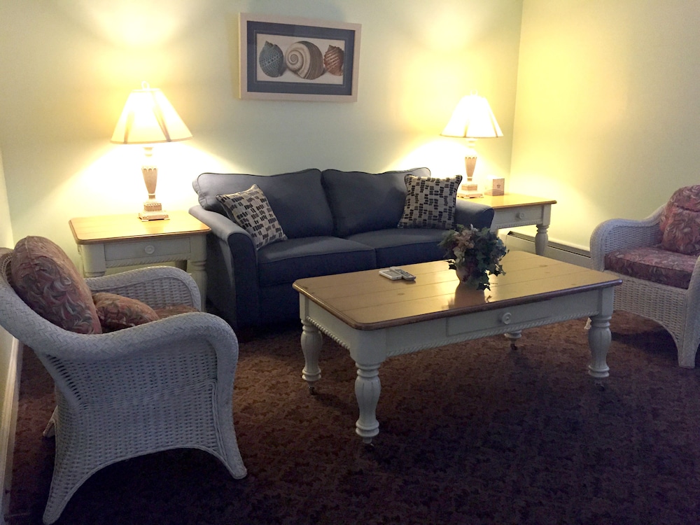 Spring House Hotel, Block Island: Room Prices & Reviews | Travelocity