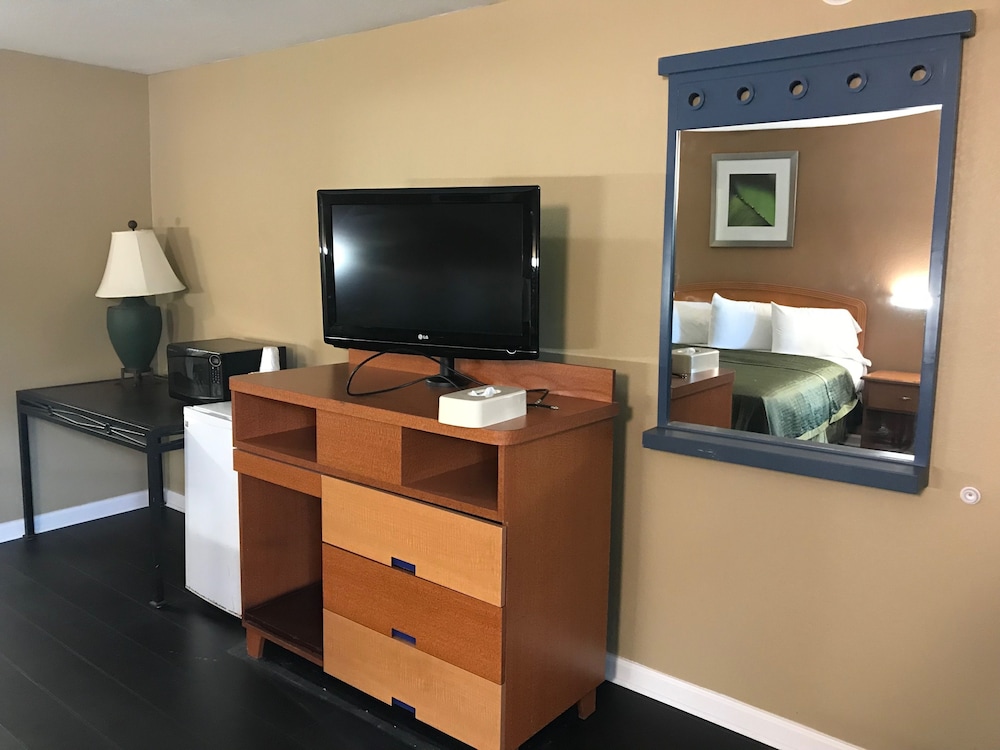 Budgetel Inn & Suites, Downtown Tallahassee By OYO: AU$77 Deals ...