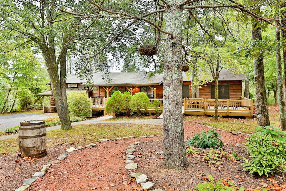 Forrest Hills Mountain Resort in Dahlonega | Best Rates & Deals on Orbitz