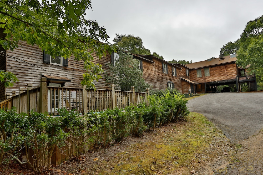 Forrest Hills Mountain Resort in Dahlonega | Best Rates & Deals on Orbitz