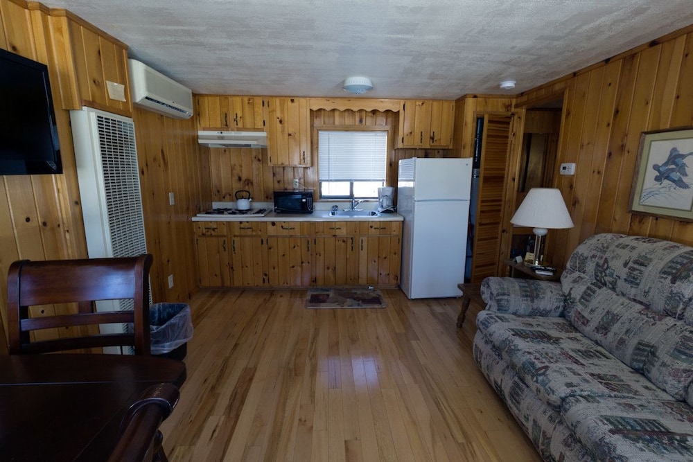 Crystal Lake Resort, Beulah: $115 Room Prices & Reviews | Travelocity