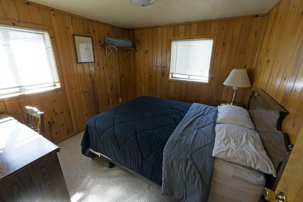 Crystal Lake Resort in Beulah | Best Rates & Deals on Orbitz