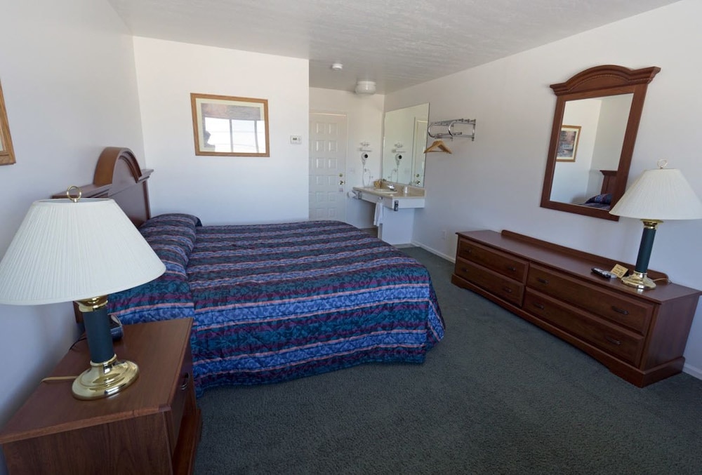 Crystal Lake Resort, Beulah: $115 Room Prices & Reviews | Travelocity