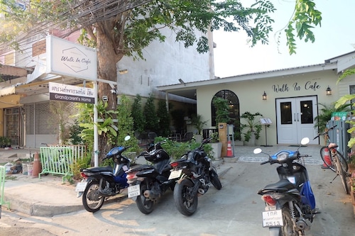 Grandparent's Home - Phra Nakhon Si Ayutthaya