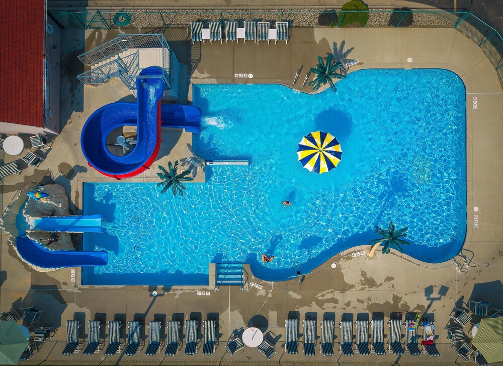 Wingate by Wyndham Wisconsin Dells Waterpark in Baraboo | Best Rates ...