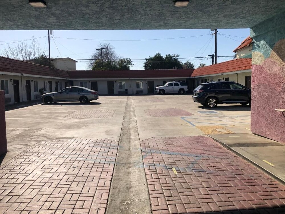 The Fly Inn: Deals & Reviews (Los Angeles, USA) | Wotif