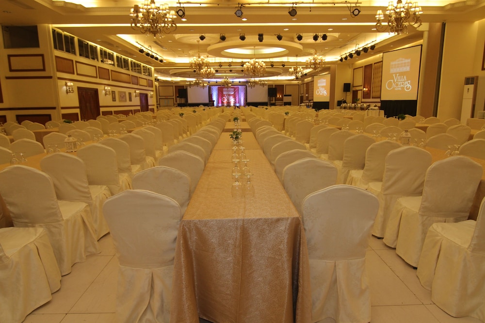 Villa Caceres Hotel in Naga | Best Rates & Deals on Orbitz