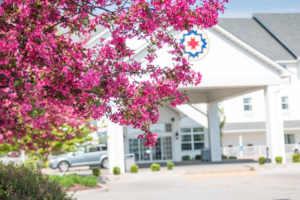 Blue Gate Garden Inn in Shipshewana | Best Rates & Deals on Orbitz