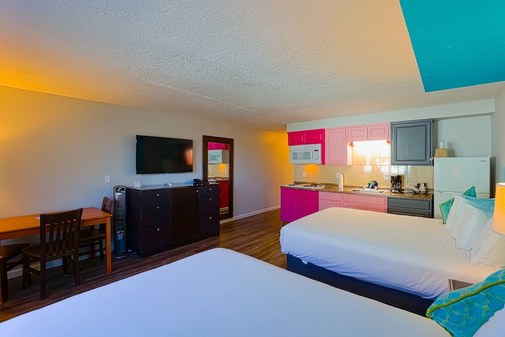 Coast River Inn by OYO Seaside in Seaside | Best Rates & Deals on Orbitz