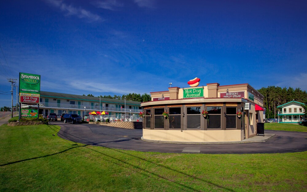 Shamrock Motel, Wisconsin Dells: $73 Room Prices & Reviews | Travelocity