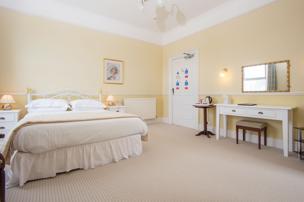 The Queens Hotel: AU$265 Rooms, Reviews & Deals (Penzance, GBR) | Wotif