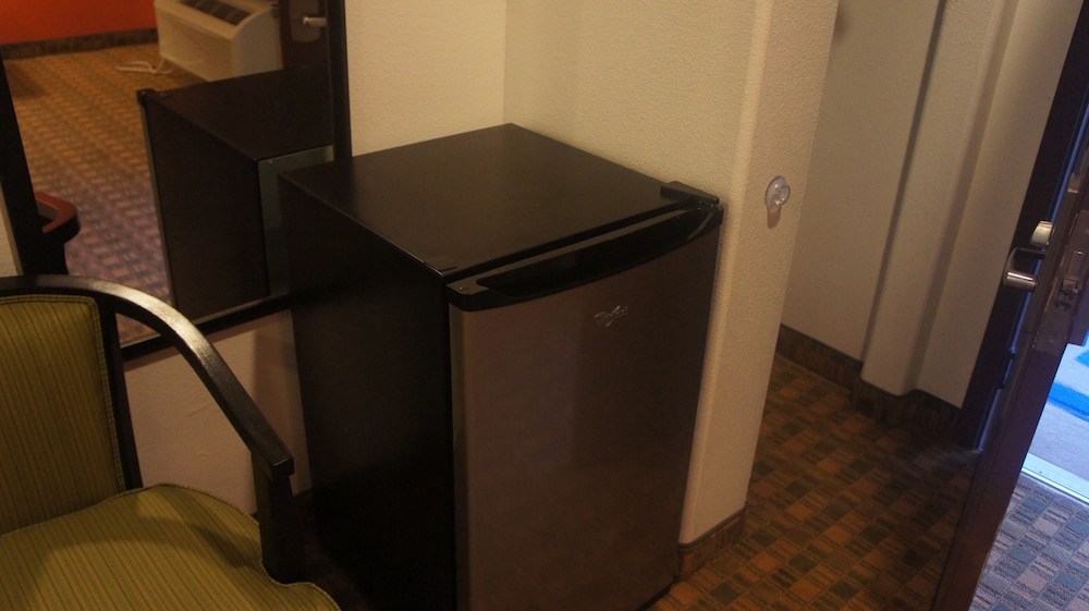 Lux Inn and Suites in Three Rivers | Best Rates & Deals on Orbitz