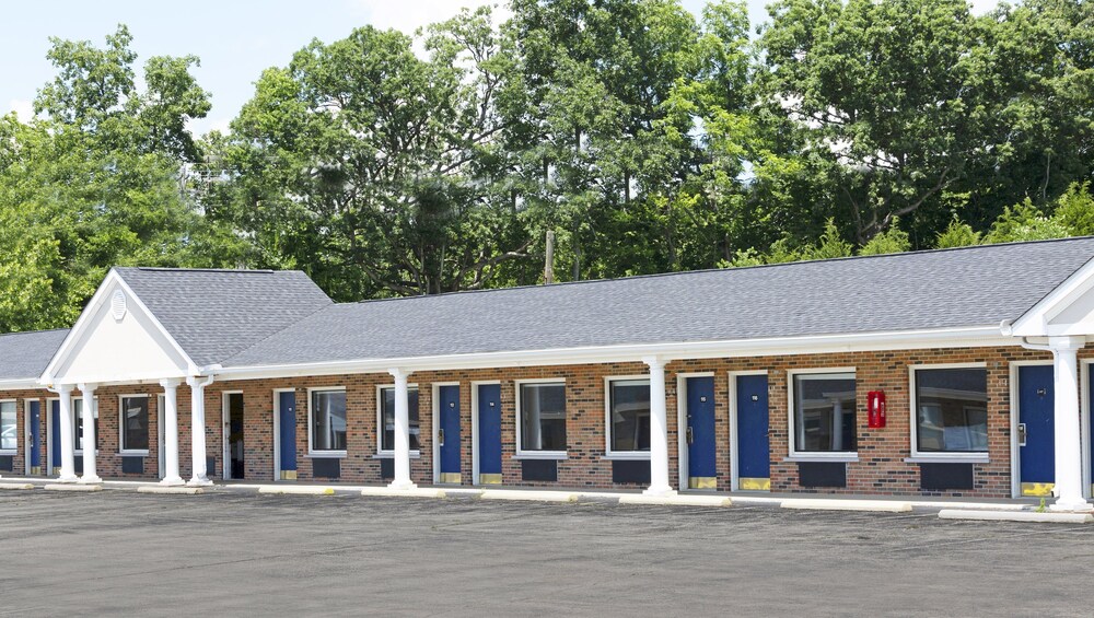 Sunrise Inn Williamstown in Williamstown | Best Rates & Deals on Orbitz