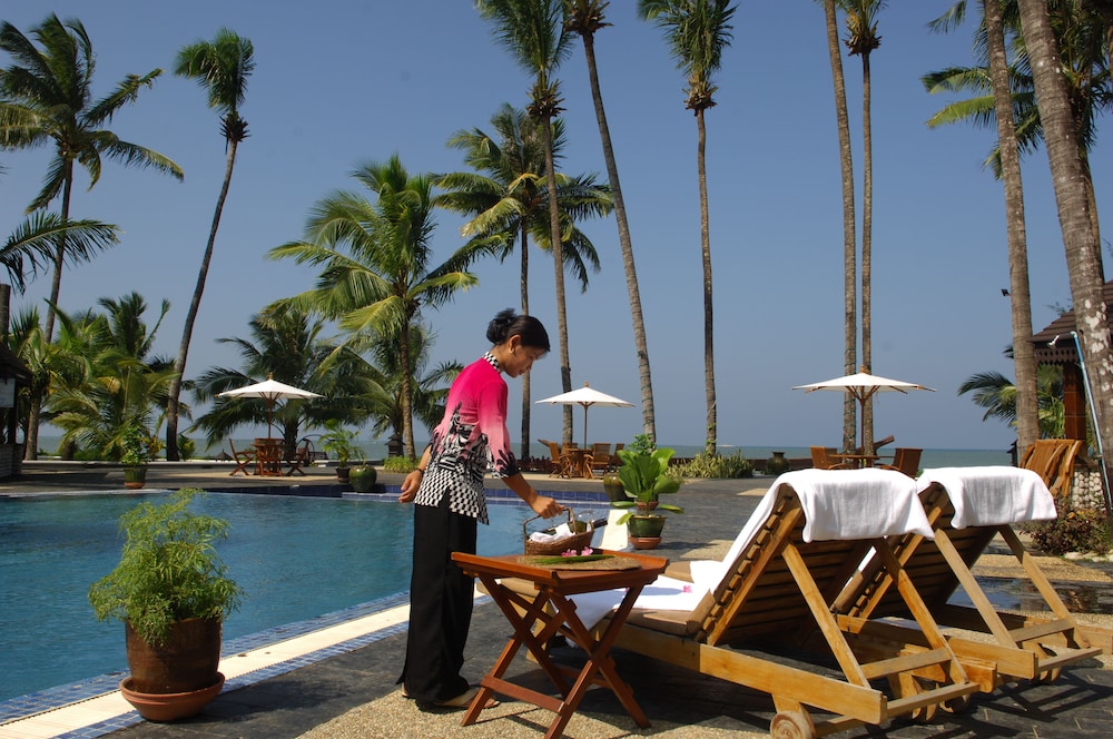Amazing Chaung Tha Resort in Chaung Thar | Best Rates & Deals on Orbitz