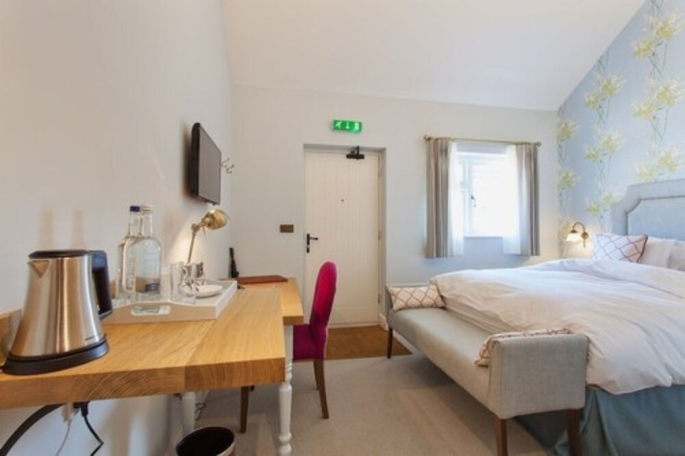 The Inn West End: AU$219 Deals & Reviews (Woking, GBR) | Wotif