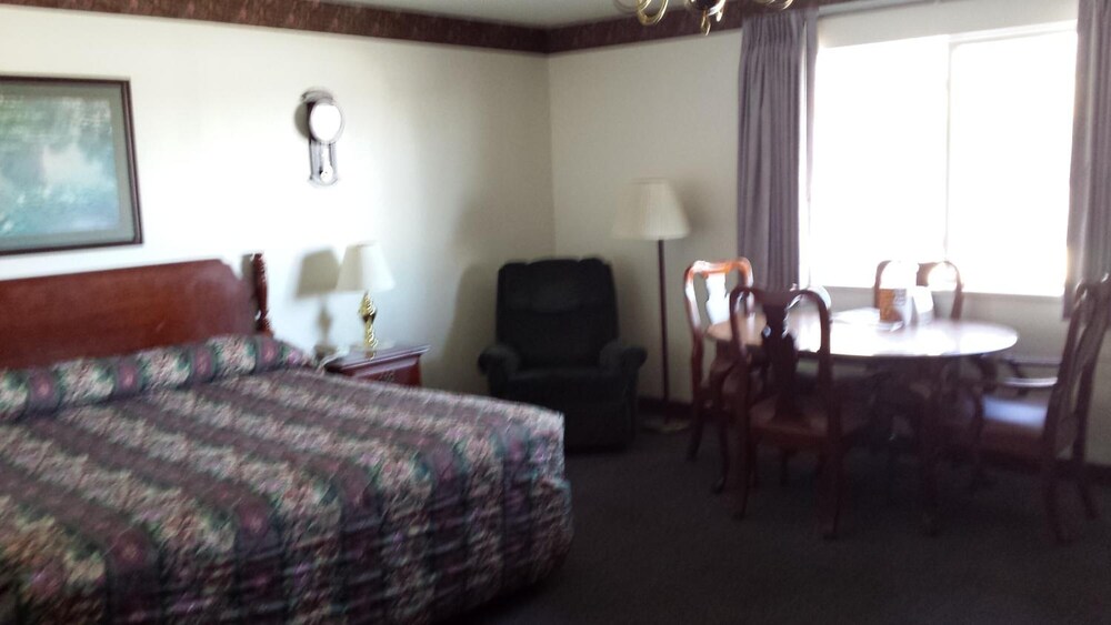 Dakota Inn in Huron | Best Rates & Deals on Orbitz