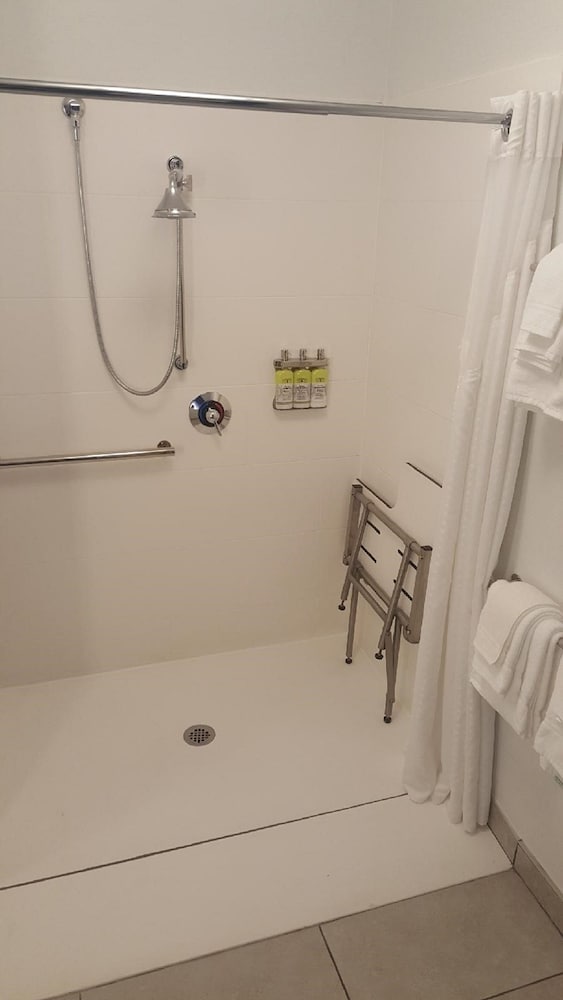 Holiday Inn Express & Suites Louisville Downtown, an IHG Hotel in ...