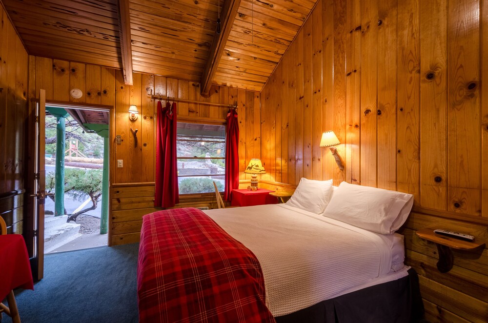 Idyllwild Bunkhouse, Idyllwild: $105 Room Prices & Reviews | Travelocity