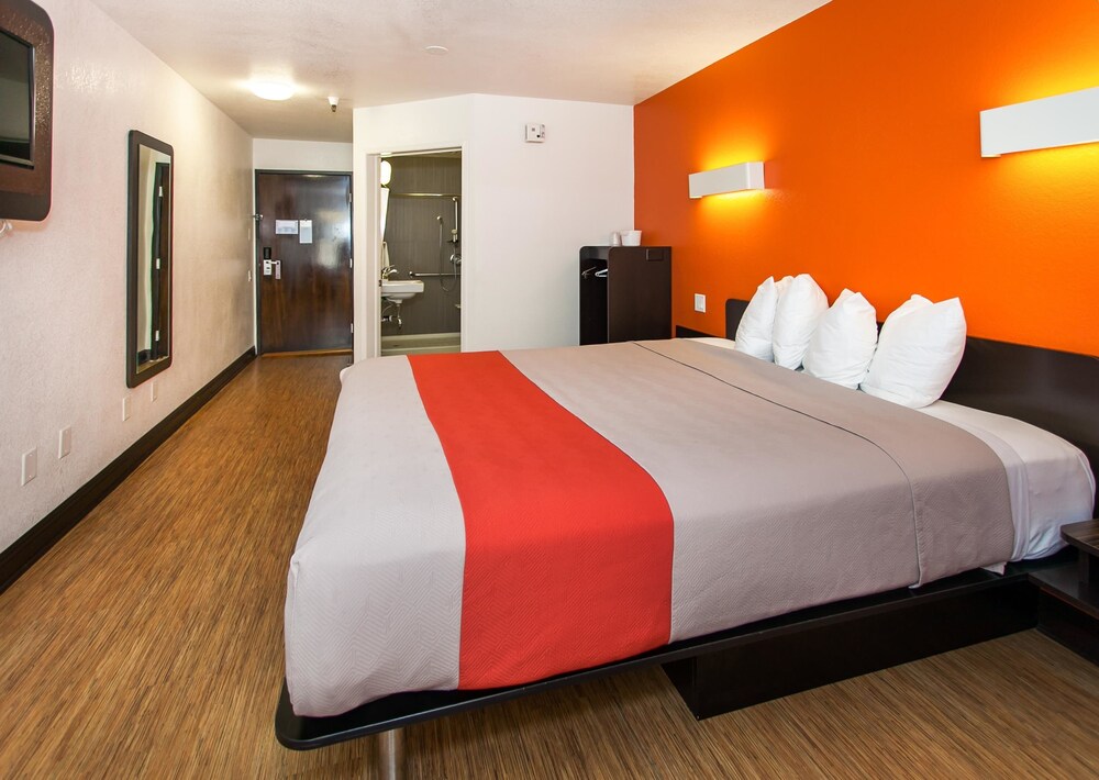 Motel 6 Hollywood in Los Angeles | Best Rates & Deals on Orbitz