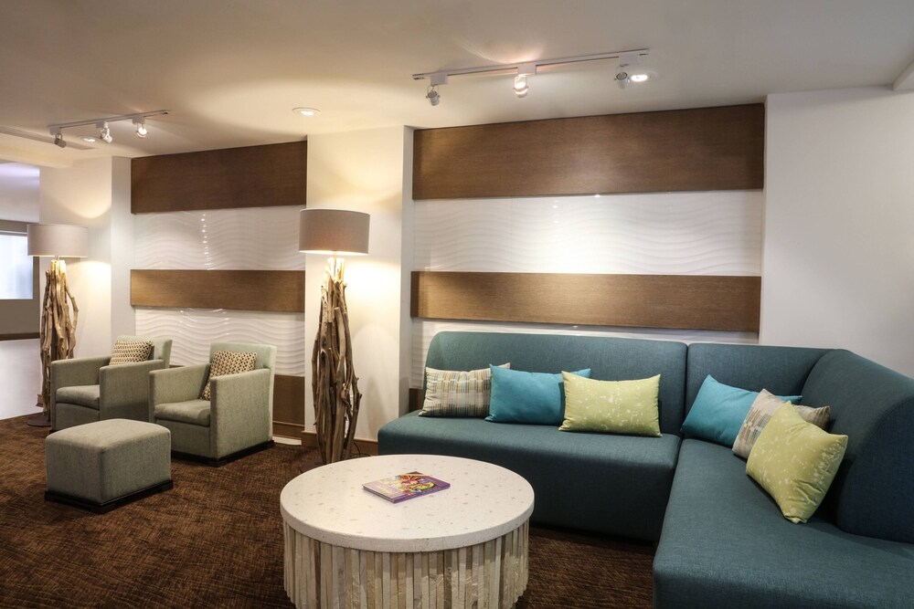 Courtyard by Marriott Nassau Downtown/Junkanoo Beach, Nassau: $186 Room ...