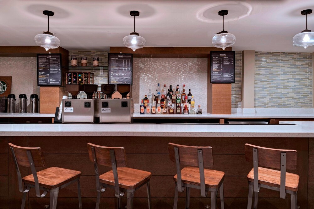 Courtyard by Marriott Nassau Downtown/Junkanoo Beach, Nassau: $237 Room ...