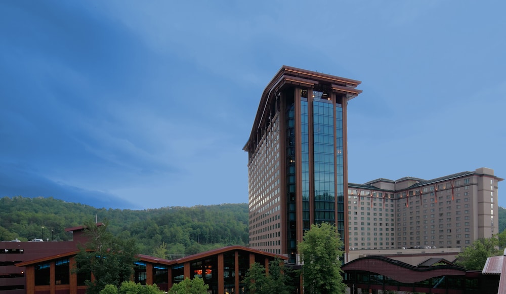 Harrah's Cherokee Casino Resort, Cherokee: $119 Room Prices & Reviews ...