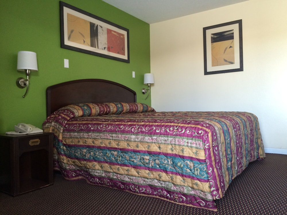 Regal Motel in Las Vegas, New Mexico in Las Vegas | Best Rates & Deals ...