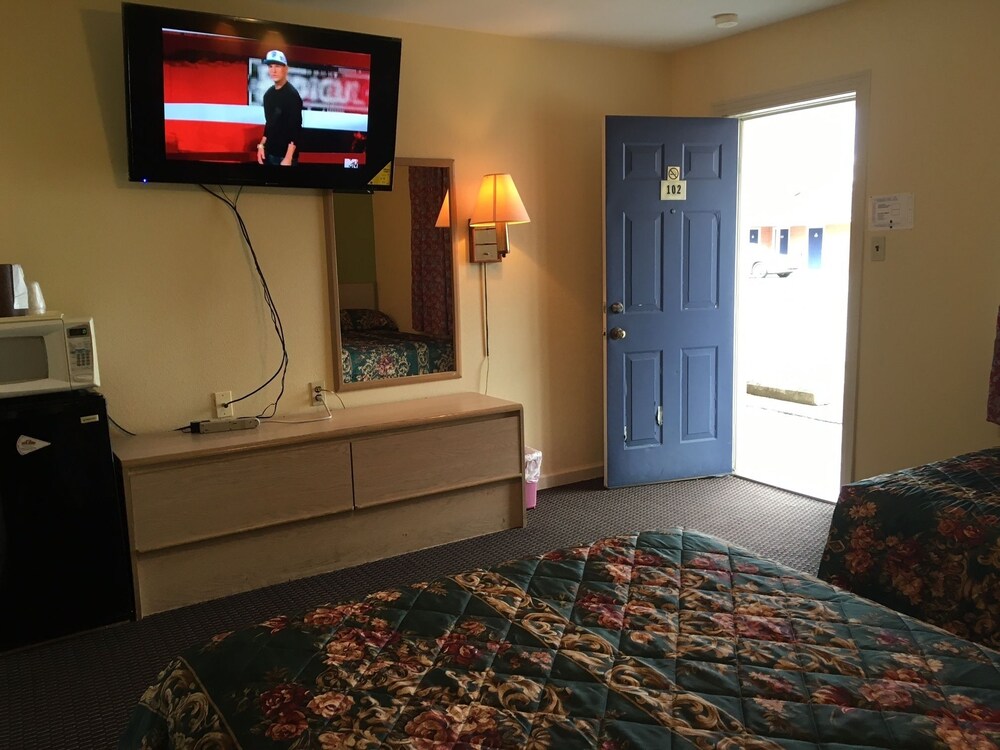 Shaws Komfort Motel in Savannah | Best Rates & Deals on Orbitz
