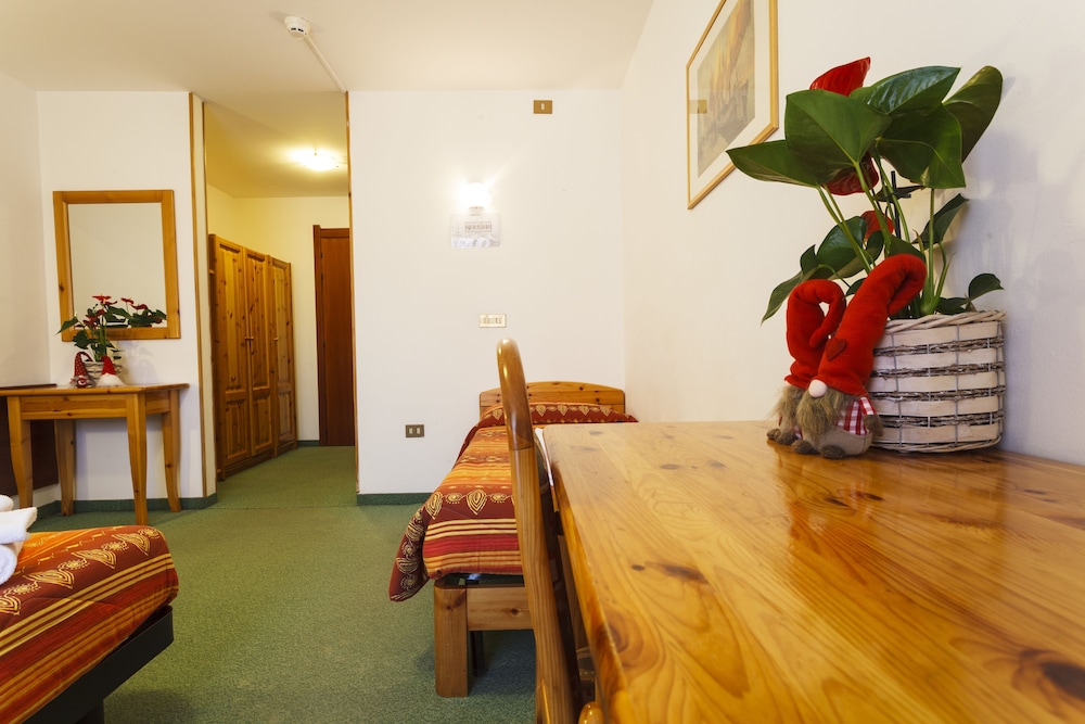 Club Hotel Solaris Deals & Reviews (Cesana Torinese, ITA) | Wotif