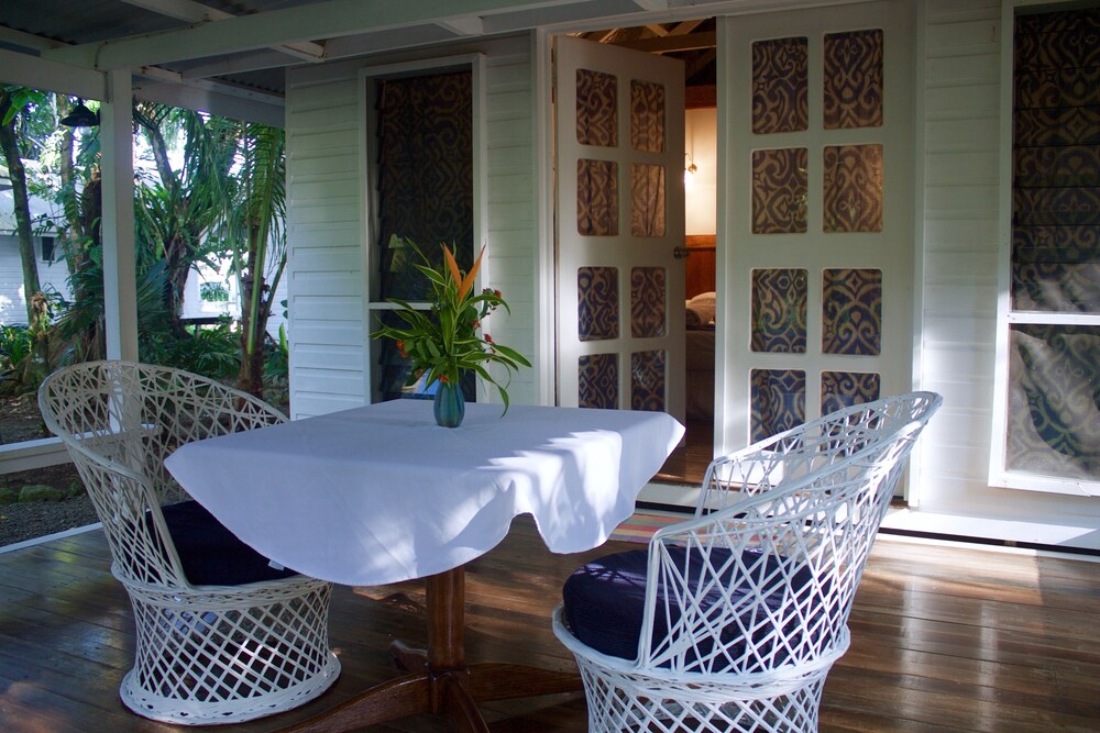 Driftwood Resort, Alotau: Room Prices & Reviews | Travelocity