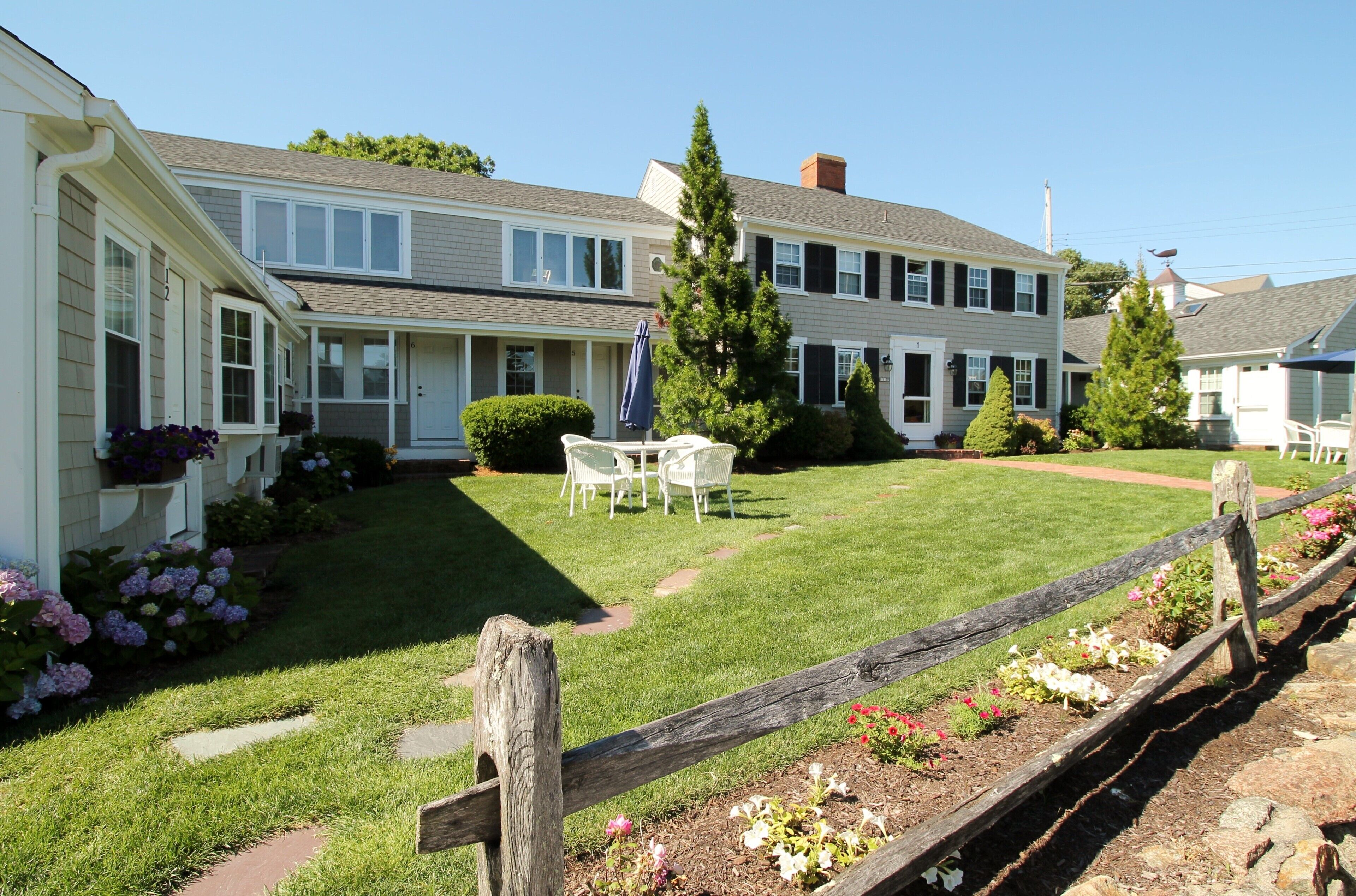 Surfside Inn Chatham in Chatham, MA | Expedia