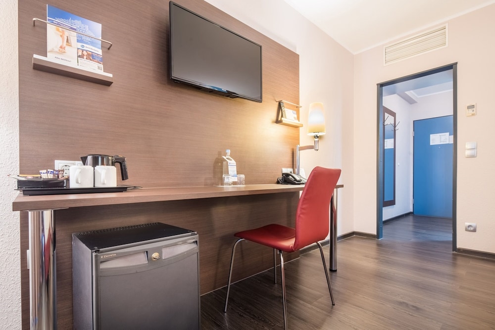 Airways Hotel Frankfurt Airport West , Frankfurt: $87 Room Prices ...