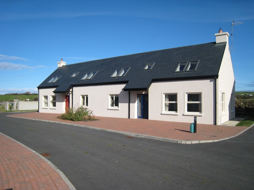 Doolin Village Lodges - Reviews, Photos & Rates | ebookers.ie