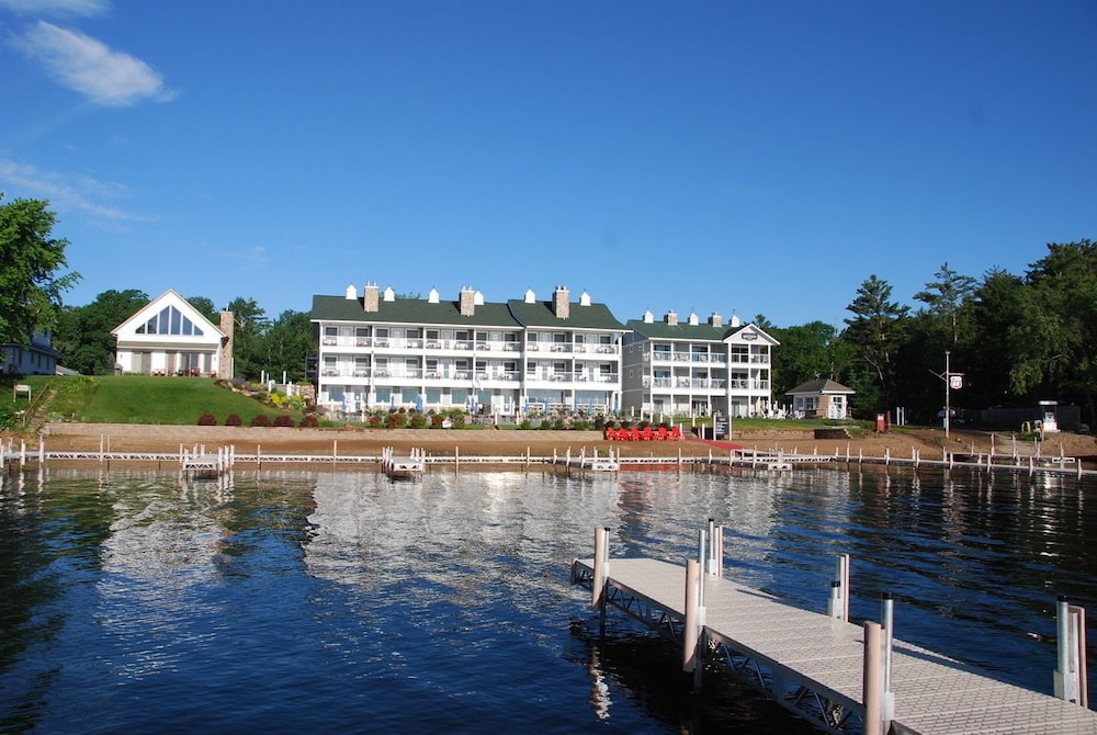 Quarterdeck Resort & Restaurant