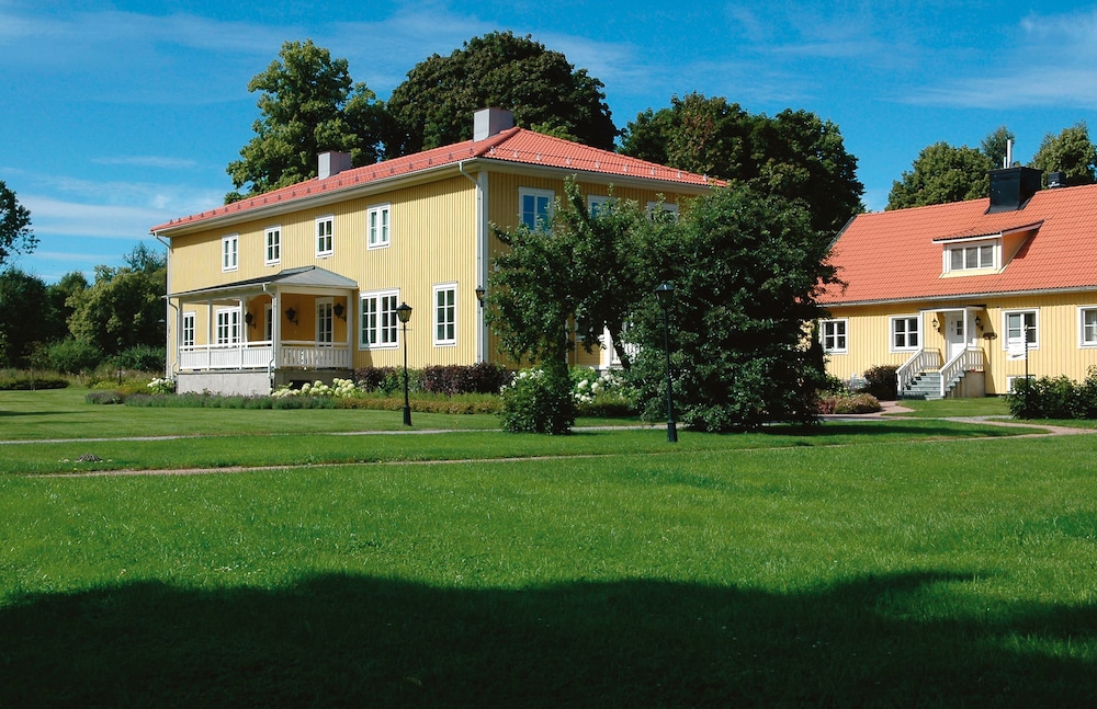 Lejondals Slott i Bro : priser & recensioner hos mrjet.se