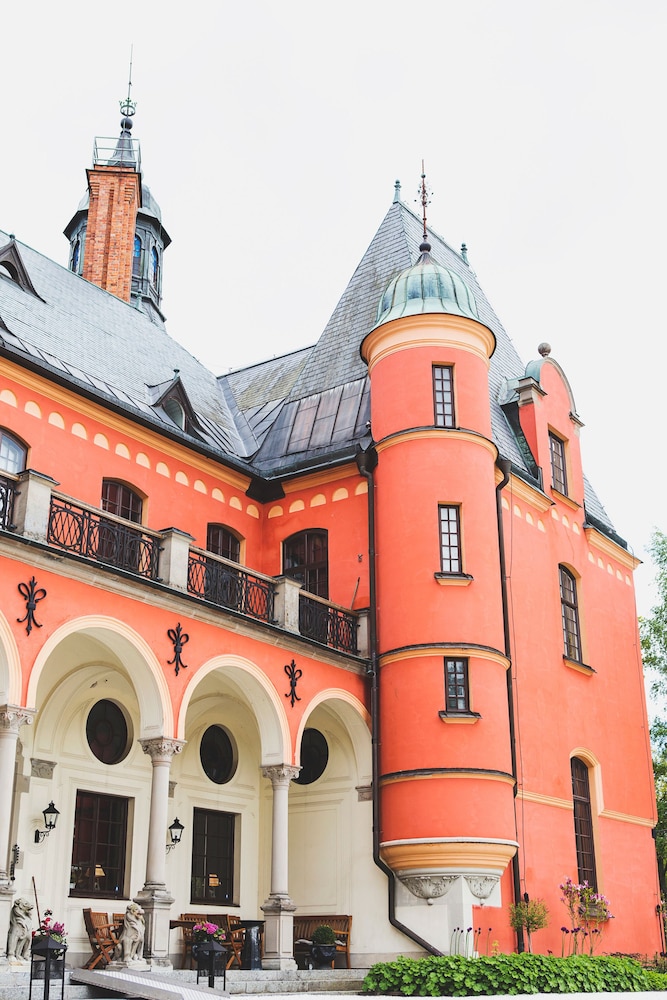 Lejondals Slott i Bro : priser & recensioner hos mrjet.se