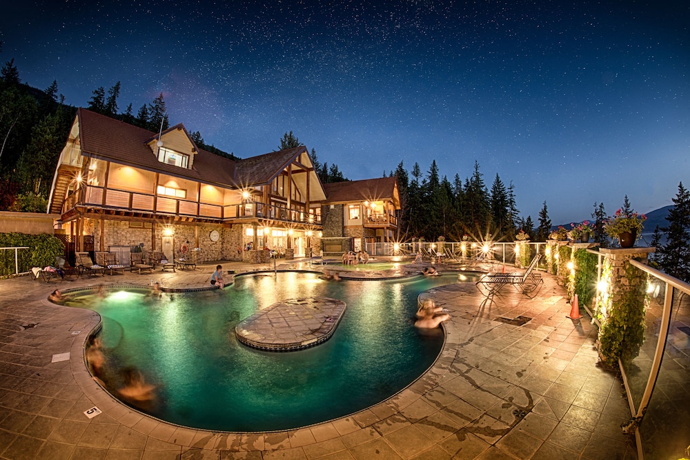 Halcyon Hot Springs Village & Spa in Nakusp | Expedia