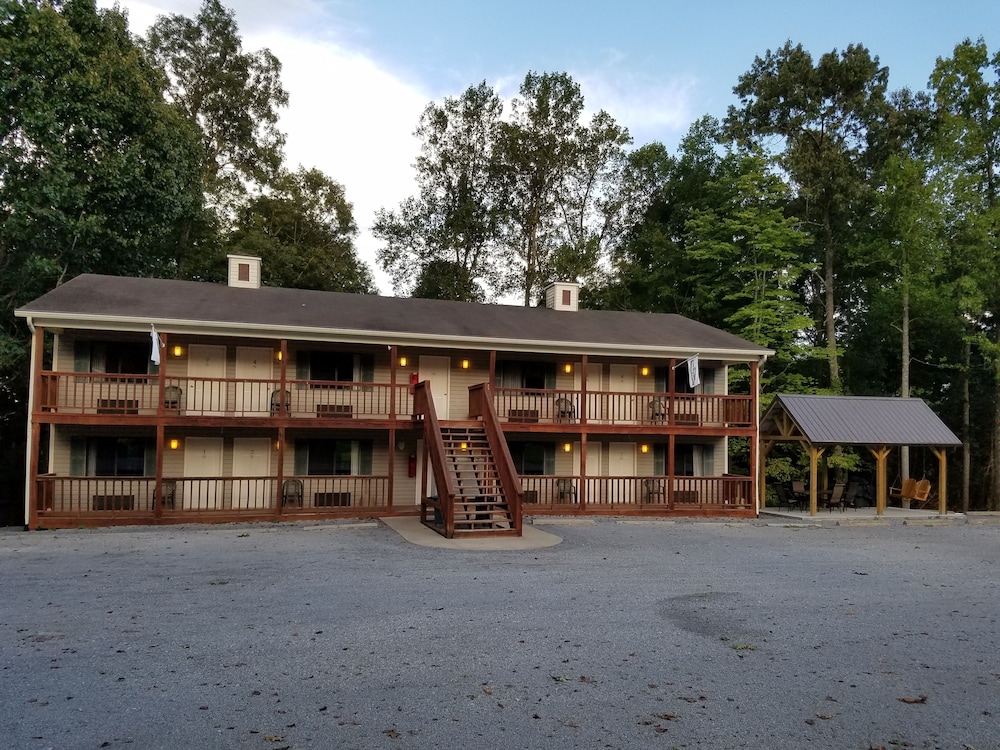 Timber Pointe Resort in Jamestown | Best Rates & Deals on Orbitz