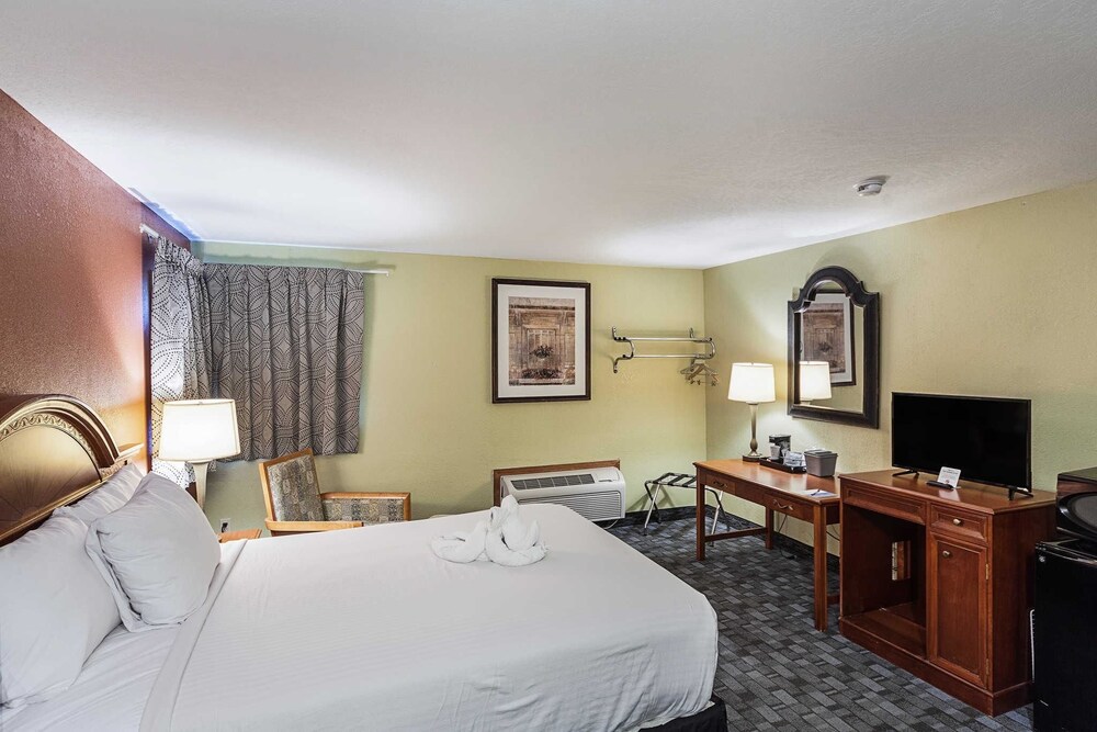 Rodeway Inn in Wauseon | Best Rates & Deals on Orbitz